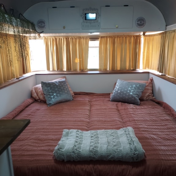 The "Traveler" Luxury Glamper Near Lake Athens. - Texas