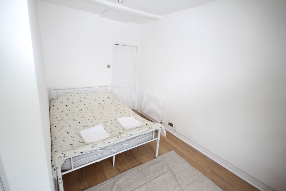 Brunswick Cottage - 2 Bedroom Home Situated In The Hearts Of Reading City Centre - Reading