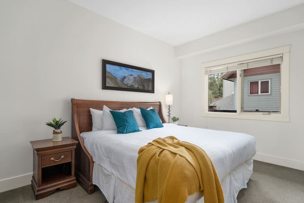Cozy 1 Bedroom Getaway With Views @ Resort & Spa - Canmore