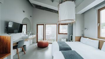 Quarto duplo superior, para não fumantes (Suite Room) | Cofres nos quartos, escrivaninha, cortinas blackout