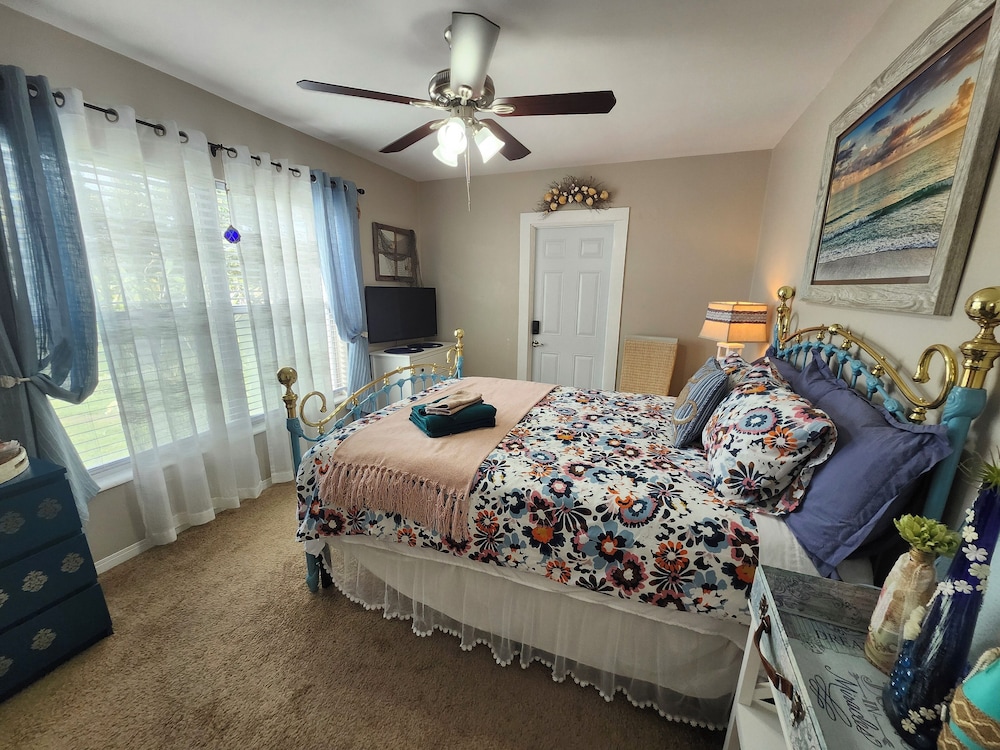 Private Entrance Room & Bathroom W/ Courtyard 10 Min To Beach & Downtown - Saint Petersburg, FL
