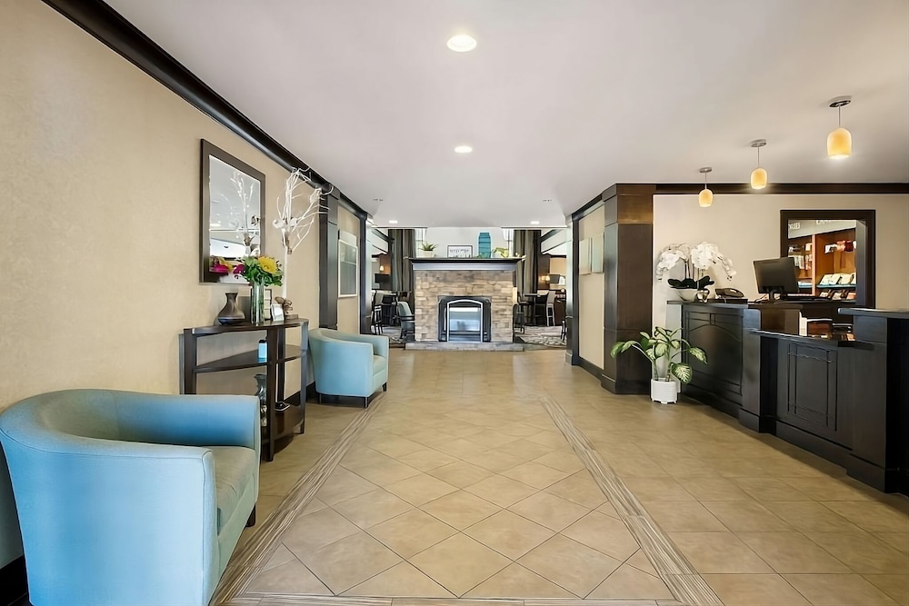 Pet-friendly Property W/ Outdoor Pool, Parking, Near Carmel Mountain Plaza - San Diego, CA