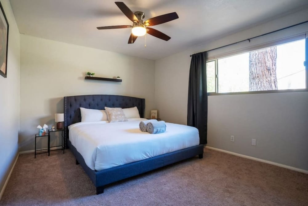 Mesa Getaway, 2 Br Condo, Central Location, Pool! - Mesa, AZ