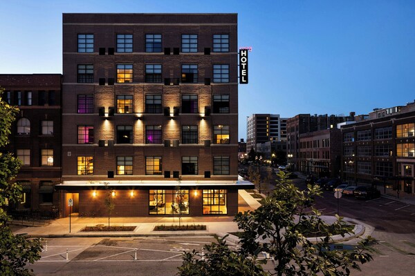 モクシー オマハ ダウンタウン - オマハ, NE