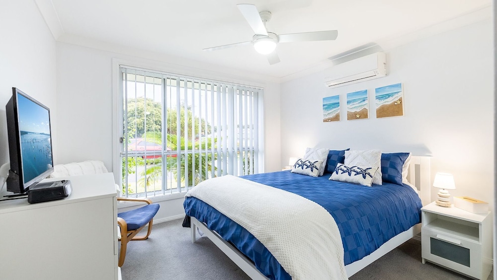 Sapphire Sands, 1/52 Boulder Bay Rd - Air Con, Wi-fi, Cot & Highchair - Salamander Bay