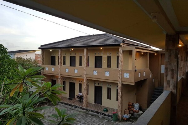 Hotel O Kos Moncok - Mataram