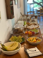 Café da manhã continental todos os dias mediante uma taxa