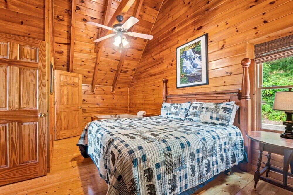 Mountain Views! Hot Tub + Fireplace + Game Room - Pigeon Forge