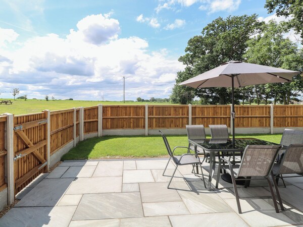 Oak Tree House, 1 Homestead Gardens, Family Friendly In Filby - Great Yarmouth