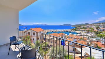 Deluxe Room with Sea View and Jacuzzi | Roupa de alta qualidade, camas de colchão Select Comfort
