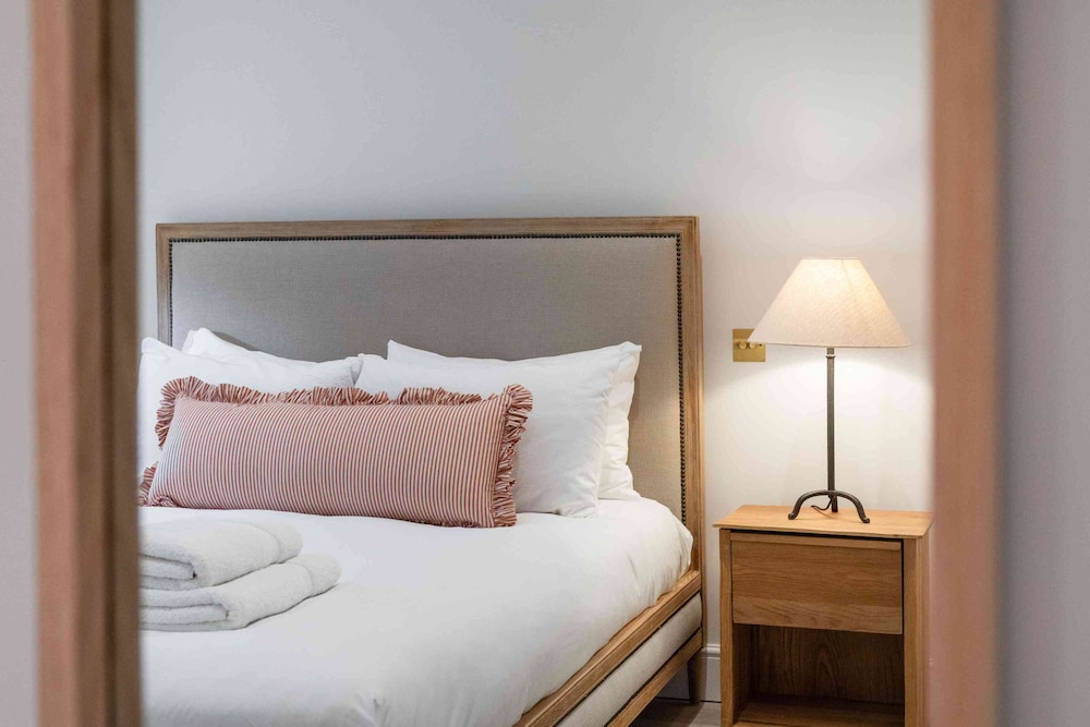 Elegant split level High St Ken Apt with Terrace - London | Vrbo