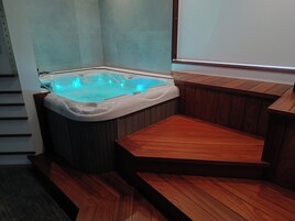 Quarto grand, para não fumantes, banheira de imersão | Banheiro | Secador de cabelo, roupões de banho, chinelos, toalhas de banho