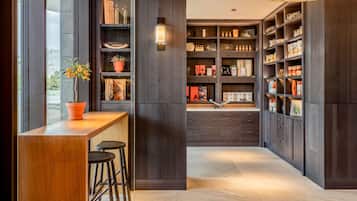 Café da manhã, almoço e jantar; culinária italiana