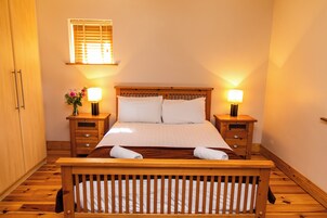 Ferro/tábua de engomar, Wi-fi grátis, roupa de cama fornecida 