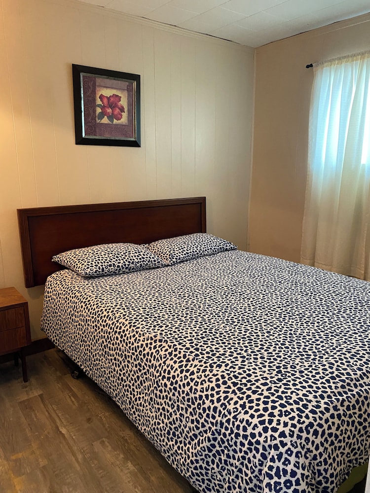 Wasaga Beach Walk To Main Beach Free Parking Free Wi-fi - Wasaga Beach