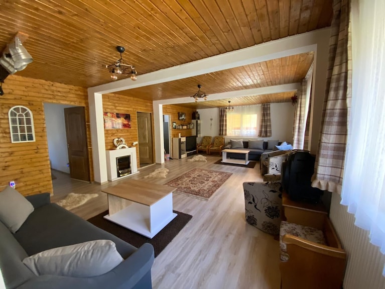 Beautiful And Cosy 5 Bedrooms Vila , Near Boli Cave A Unique Nature Creation - Transylvania