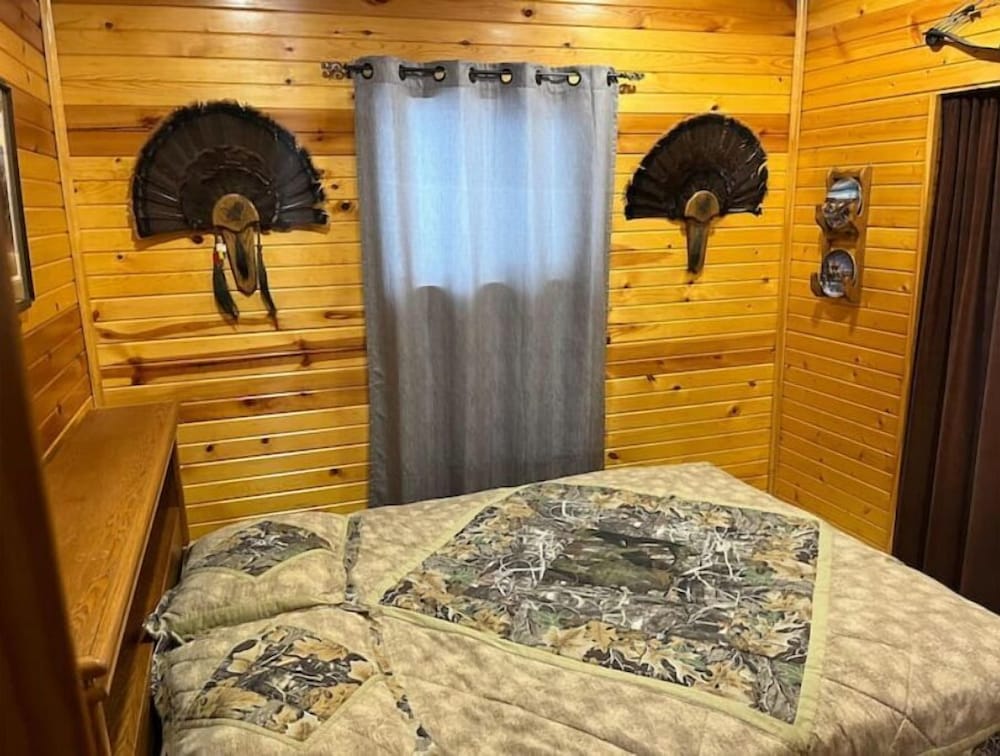 Country Cabin Life - Bellevue, IA