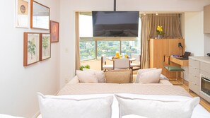 Roupa de alta qualidade, cofre no quarto, com decoração personalizada 