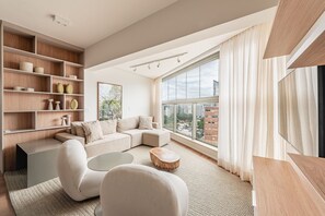 Apartamento | Sala de estar | Smart TV de 32 polegadas com canais por cabo 