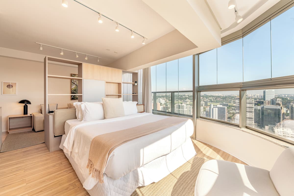 Estúdio conforto, 1 cama Queen | Roupas de cama premium, cofres nos quartos, individualmente decorados
