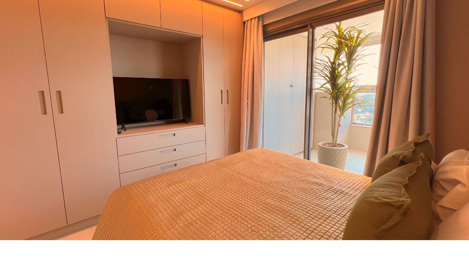 Apartamento | Roupa de alta qualidade, cofre no quarto, com decoração personalizada 