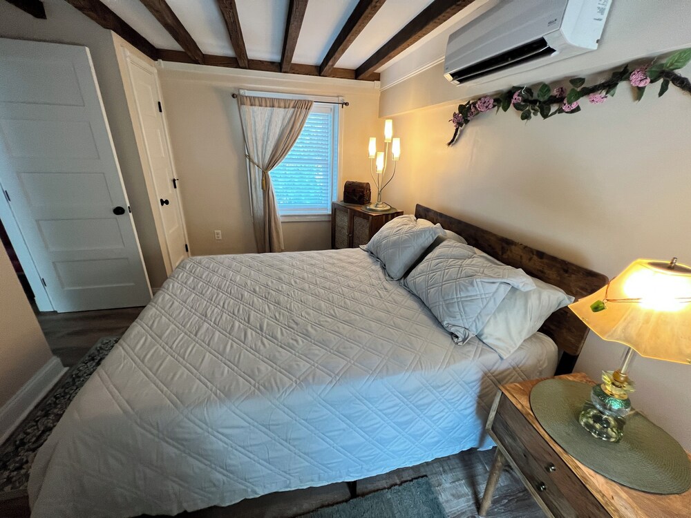Historic Bank House 1 BR Downtown fully remodeled - New Hope | Vrbo
