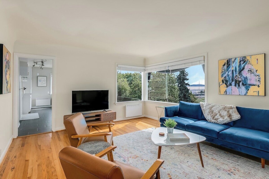 Queen Anne Charmer With Views Of Puget Sound! - Seattle, WA