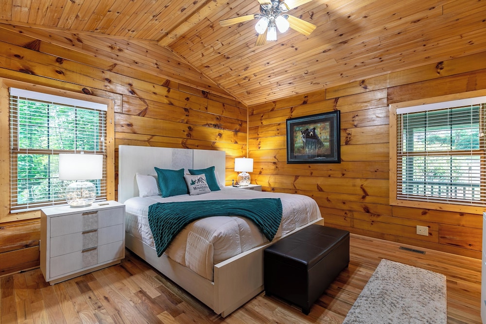 A Private Oasis - Paved, Close To Town, All Kings, Large Tvs, Adjustable Bases For Added Comfort! - Boone, NC