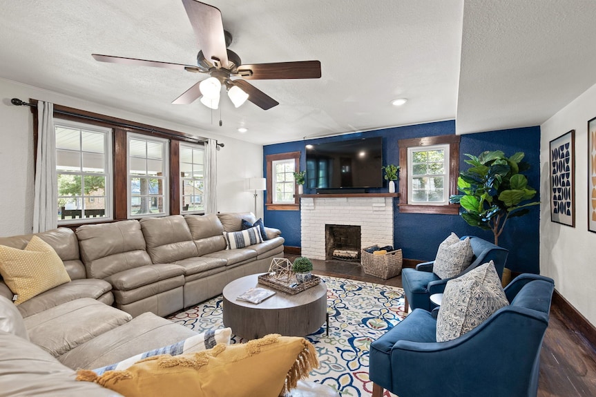 Spacious & Cozy Near Downtown ~ Hottub ~ Game Room\n - Carousel, Columbia