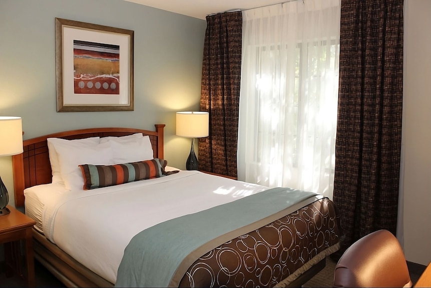 Best Value, Quality Stay! Near Raymond E. Shaffer Park, Free Breakfast, Pool! - Portland, OR