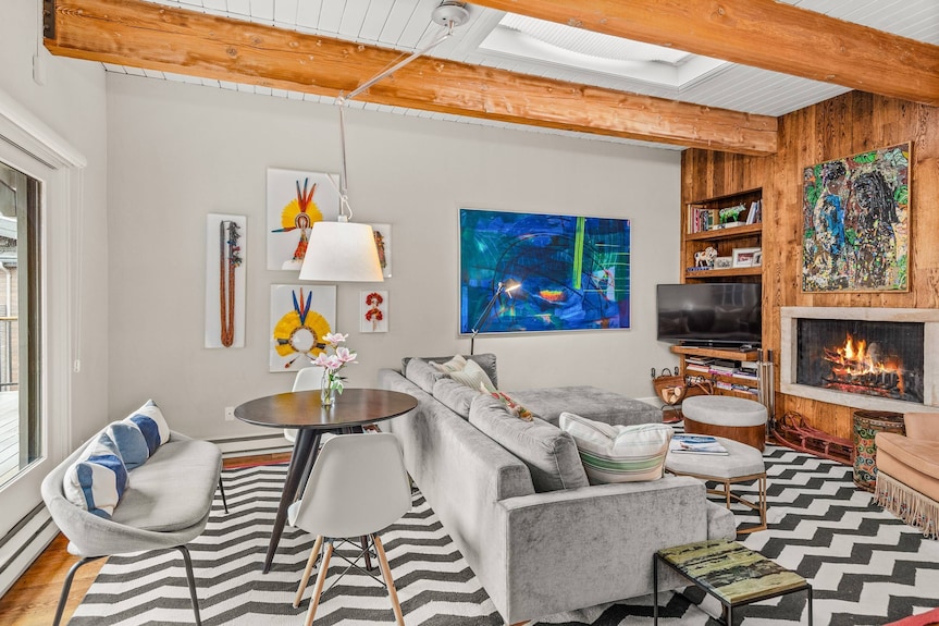 Amazing Aspen Location! Close To Downtown. W/d & Parking - Aspen