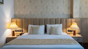Quarto Deluxe | 1 quarto, camas de colchão Tempur-Pedic, cofre no quarto, secretária