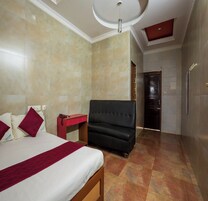Quarto Deluxe | Lençóis de algodão egípcio, roupa de alta qualidade, secretária