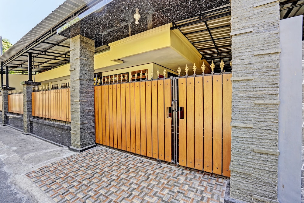 Oyo Life 92785 Wisma Trubus Syariah - Tuban