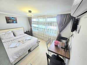 Apartamento de Luxo | Roupa de alta qualidade, secretária 