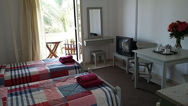 Pierhouse Hotel In Gouvia - Corfu