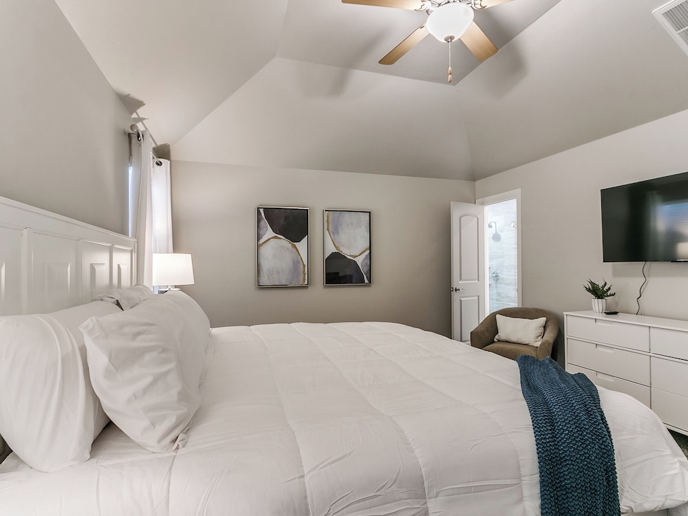 Your Yukon Haven. New Home in Great Location! - Oklahoma City | Vrbo