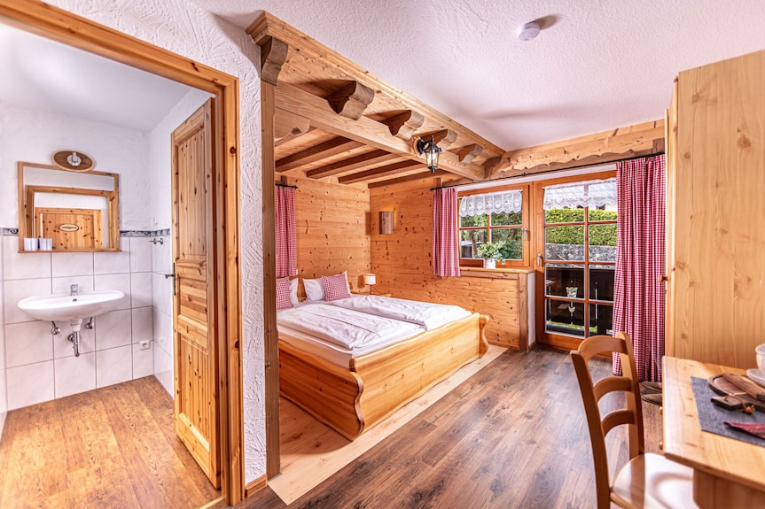 Doppelzimmer Kärlingerhaus Im Urigen Hüttenflair - Königssee