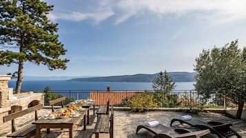 Apartamento Familiar, vários quartos (Seaview House Helena - Apartment 2) | Refeições ao ar livre