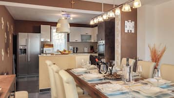 Apartamento Familiar, vários quartos (Seaview House Helena - Apartment 1) | Restaurantes