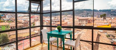 Apartamento panorâmico | Roupas de cama premium, edredons de pluma, camas Select Comfort