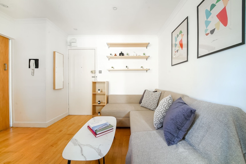 Modern Luxury In Prime Fitzrovia: Stylish 1br Haven - London