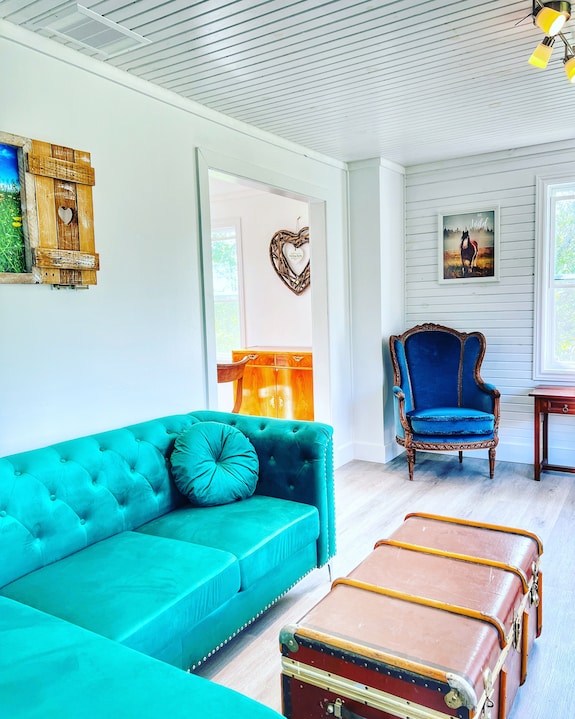 Luxury Farmstaycation - The Moose River Cottage At Lindsay Lake Farms - Nova Scotia