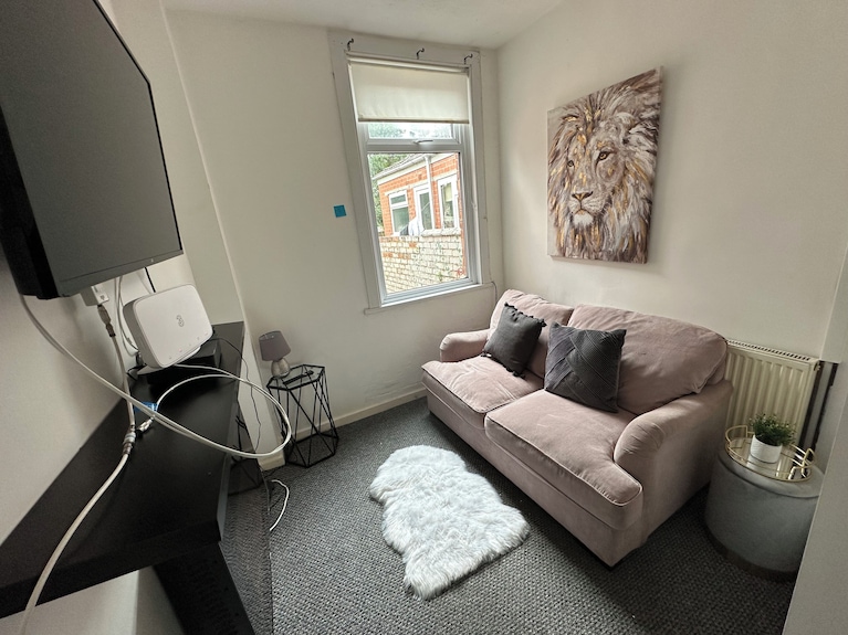 Spacious 4 Bed-house In Coventry City Centre - Coventry