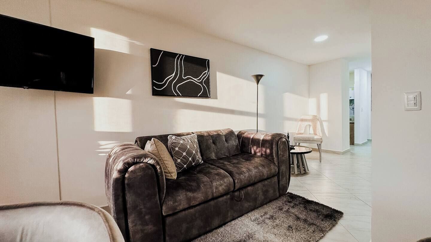 Modern, Dam View, Parking Lot, Elevator.\n - Guatapé