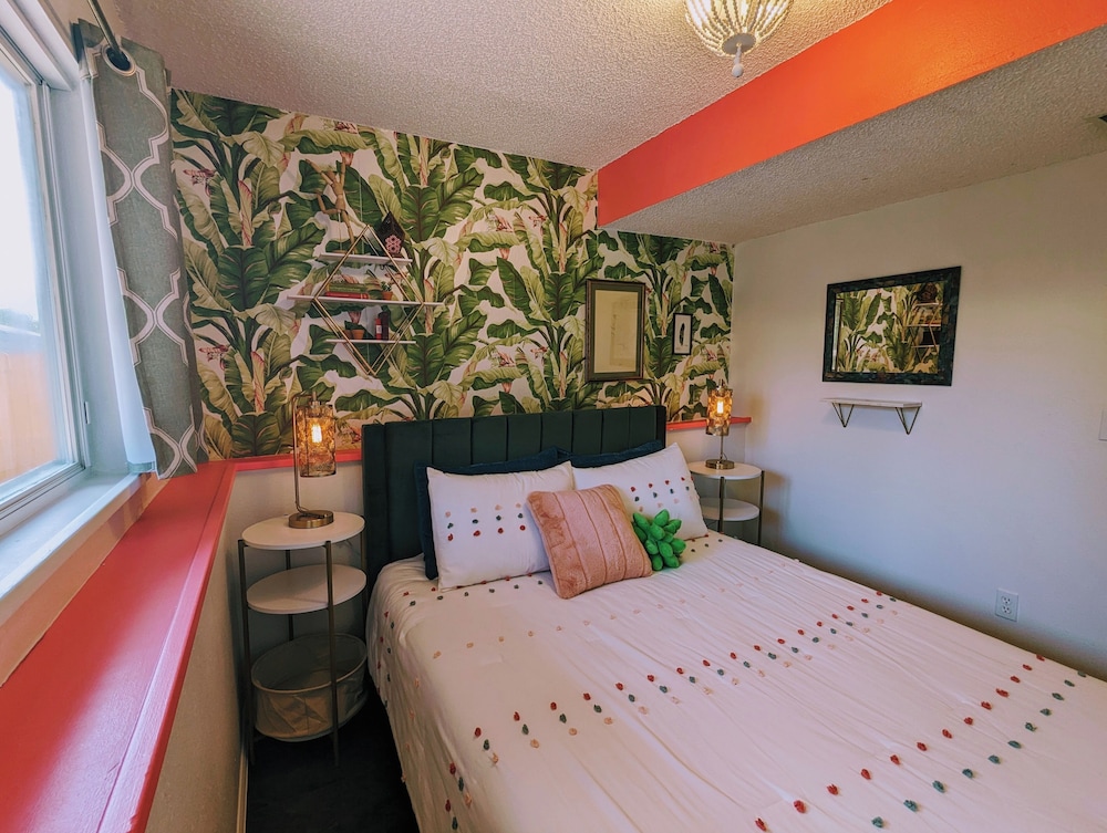 Tulip House: Cozy Adventurer's Retreat W/firepit And Bouldering Shed - 리용