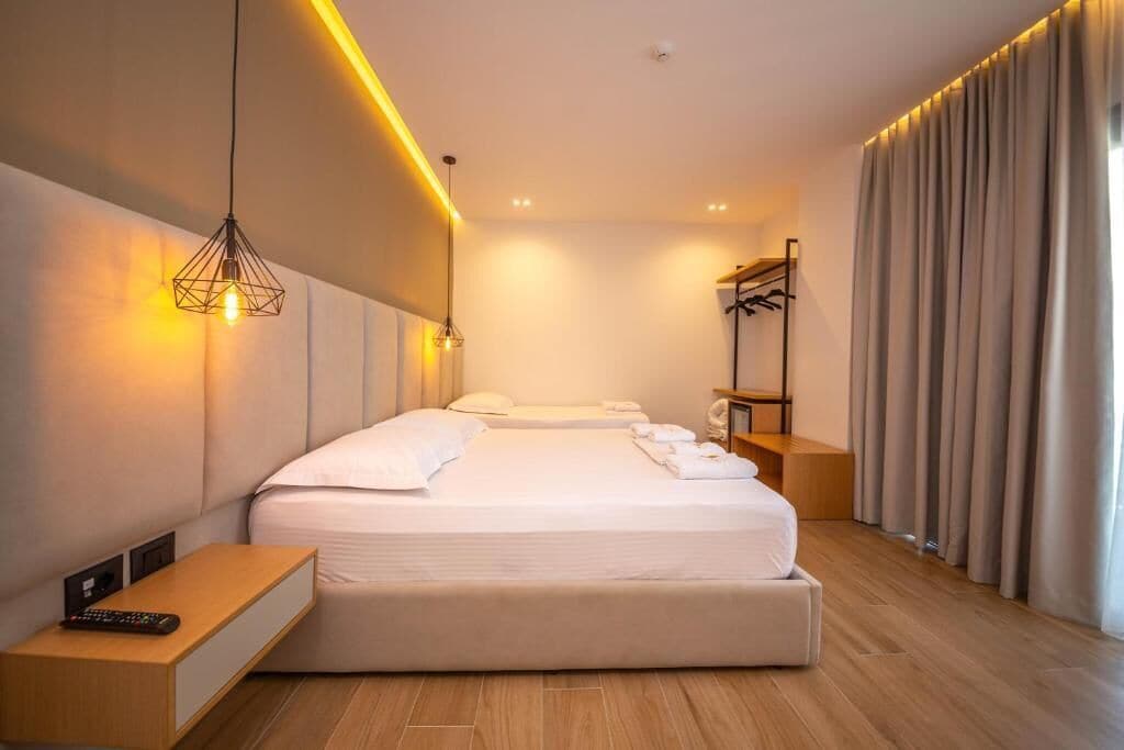 Secretária, quartos insonorizados, ferro/tábua de engomar 