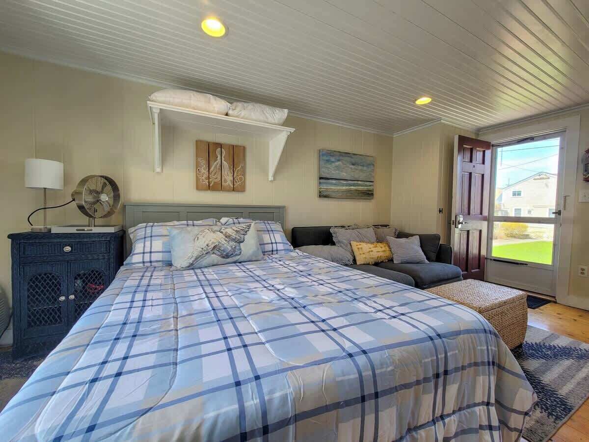 Happy Daze Are Here Again!  Cute Condo By The Bay! - Mayflower Beach, MA