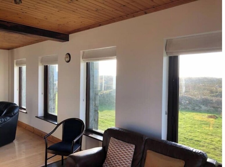 Luxury Sea View Cottage: Ballyconneely, Clifden, Connemara, Galway. - Ireland