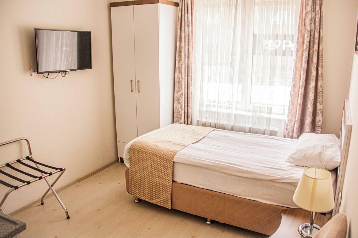 Quarto Individual Básico | Wi-fi grátis, roupa de cama fornecida
